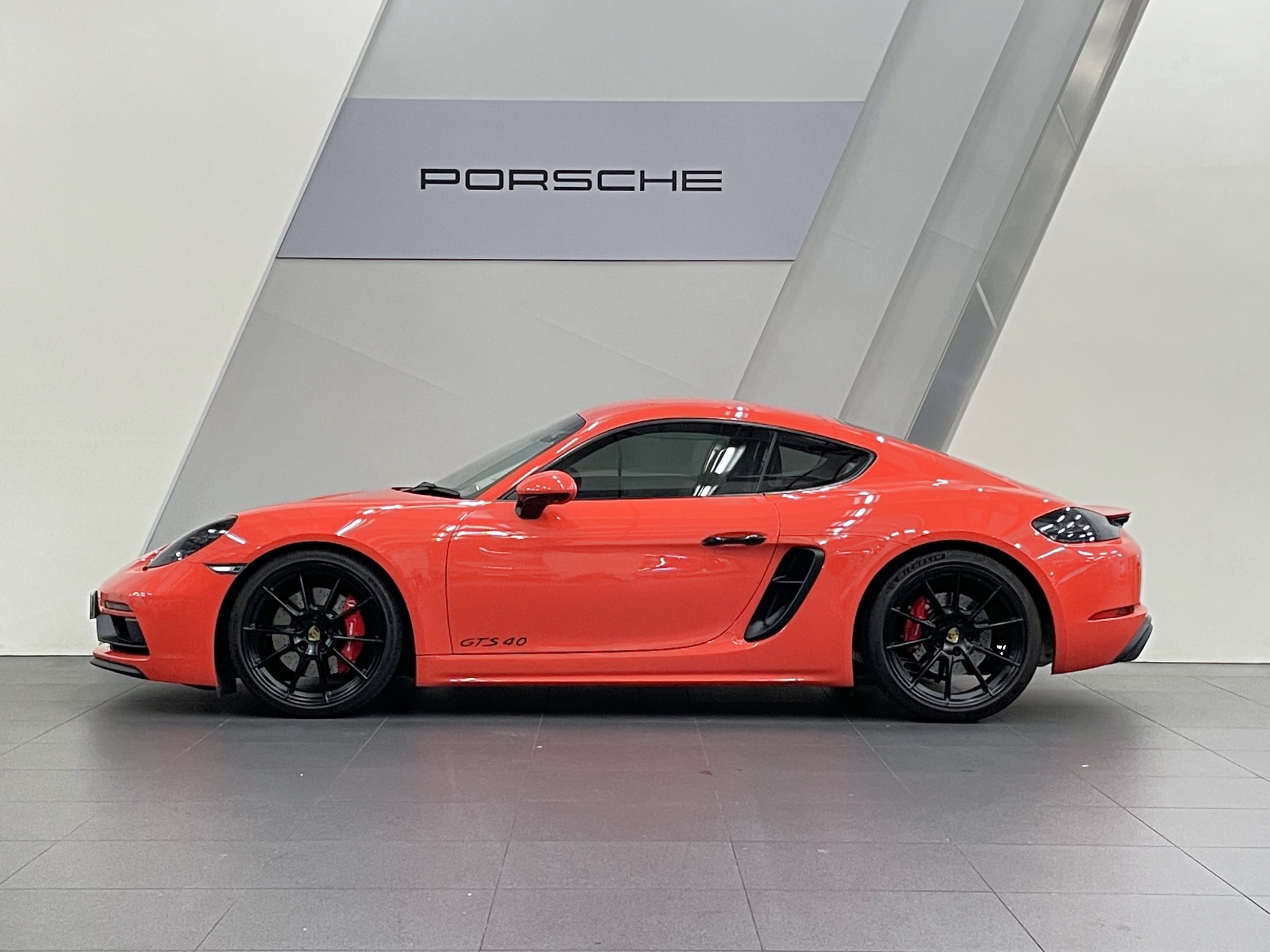 2022 718 Cayman GTS 4.0 MT Lava Orange Comm 614563 - Porsche Centre ...